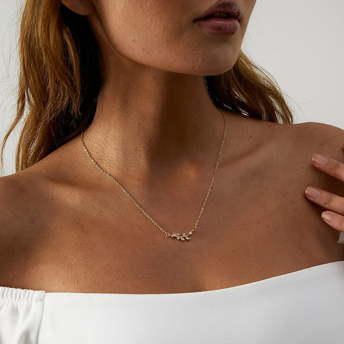 ASCOMY Dainty CZ Olive Leaf Pendant Necklace 14k Gold Plated Delicate Cute Cubic Zirconia Olive Branch Leaf Pendant Simple Jewelry Link Chain Nacklace for Women Personalized