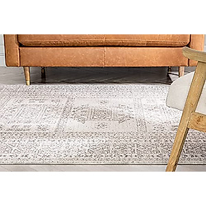 Well Woven Caro Beige Tribal Medallion (3'11 x 5'10") Area Rug