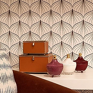 BRIGANTI Natural Soy Wax Scented Candles (Vanilla Cupcake: Vanilla/Bourbon/Buttercream/Cake) Long Lasting Candles Hand Poured in Elegant White Glass Jar, Clean Burning Aromatherapy for Home