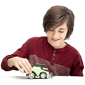 MGA Entertainment Wreck Royale Exploding Crashing Da Bomb Race Car with 4 Mix 'N Match Explosive Parts, Multicolor (565741)