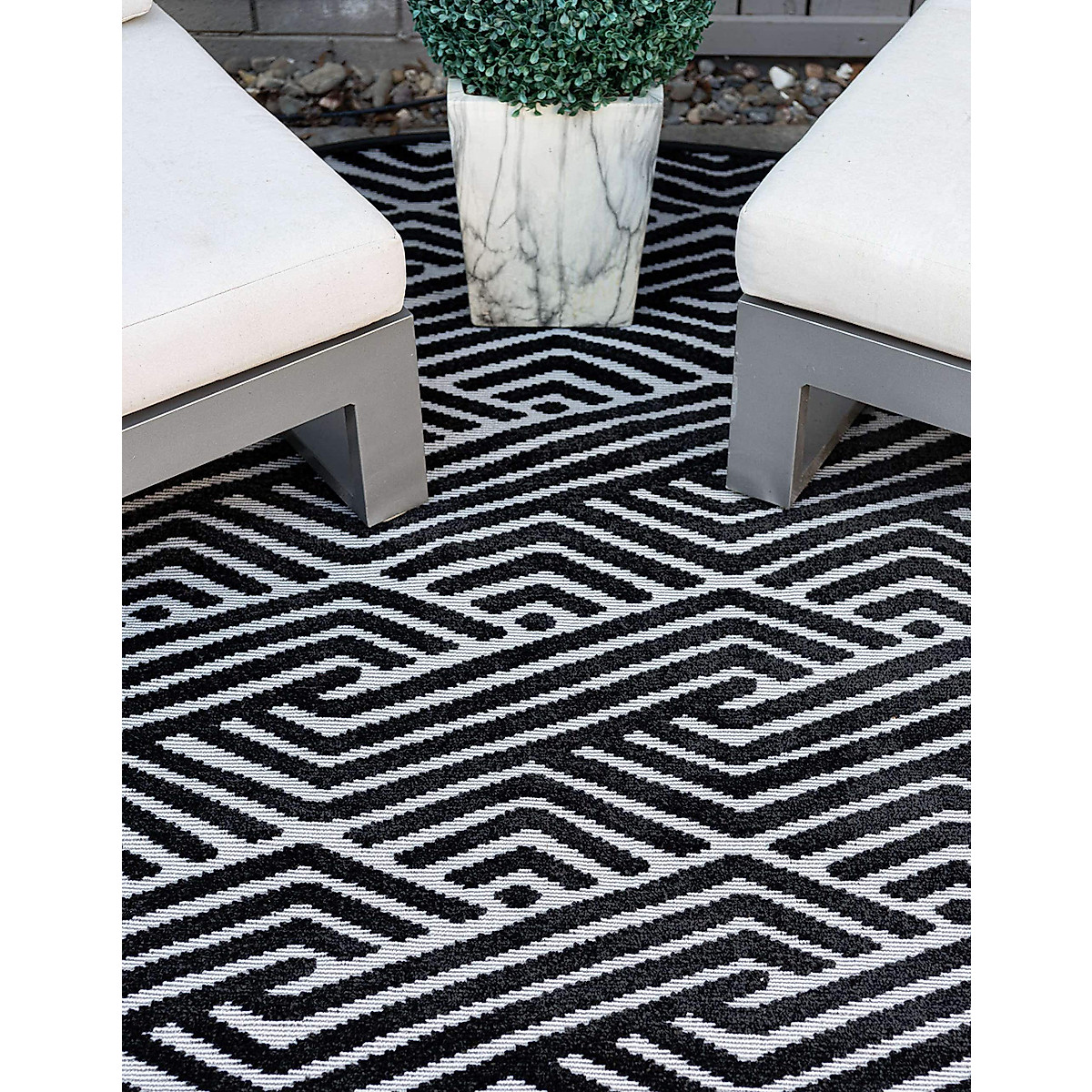 Unique Loom Sabrina Soto Outdoor Collection Modern, Vibrant, Carved Area Rug, 8 ft x 8 ft, Black/Ivory