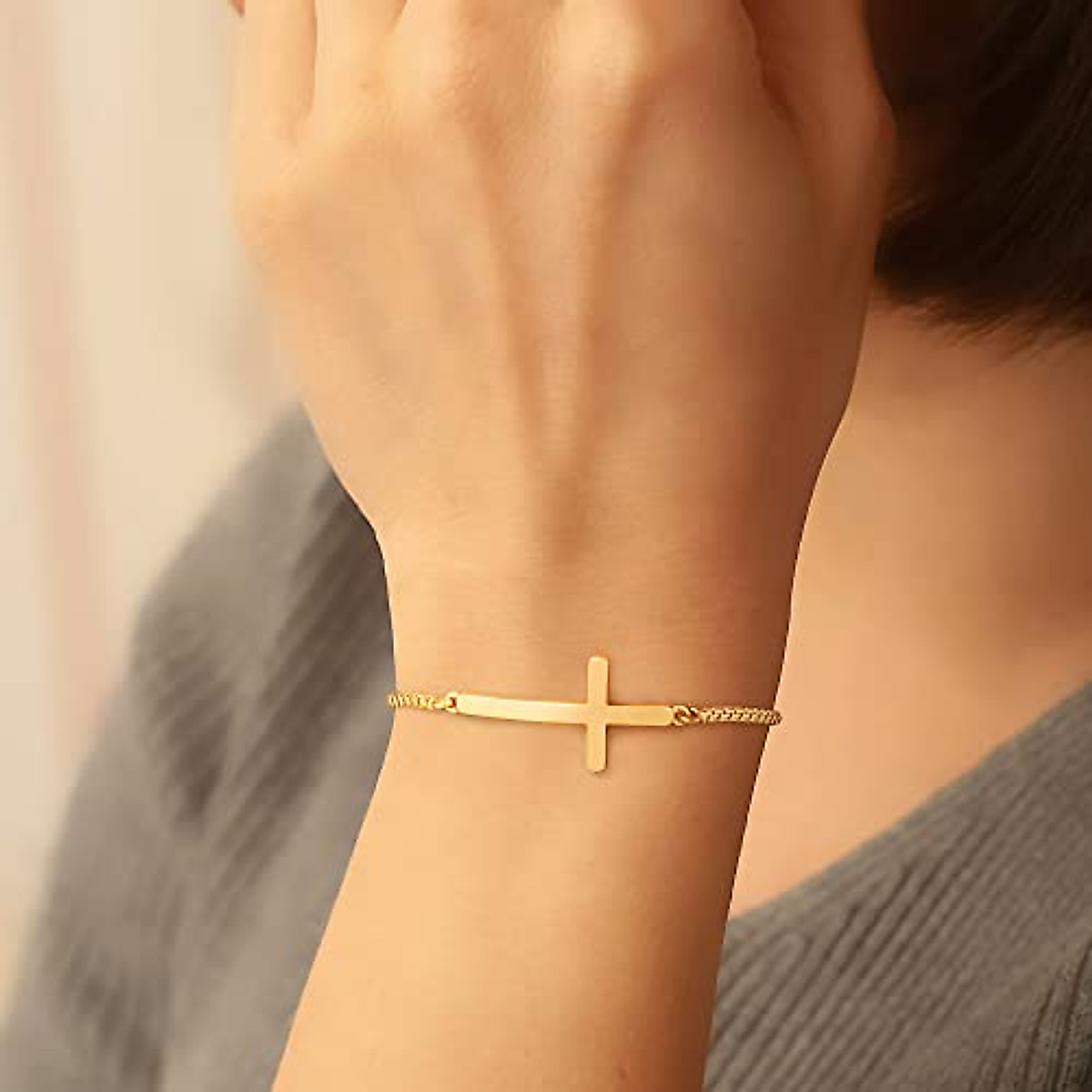 Gold Bracelets for Women, 14k Gold Plated Figaro Chain Braclelets for Women Dainty Gold Bracelets for Women Simple Gold Bracelet Thin Bracelets for Women Teen Girls Jewerly Gifts