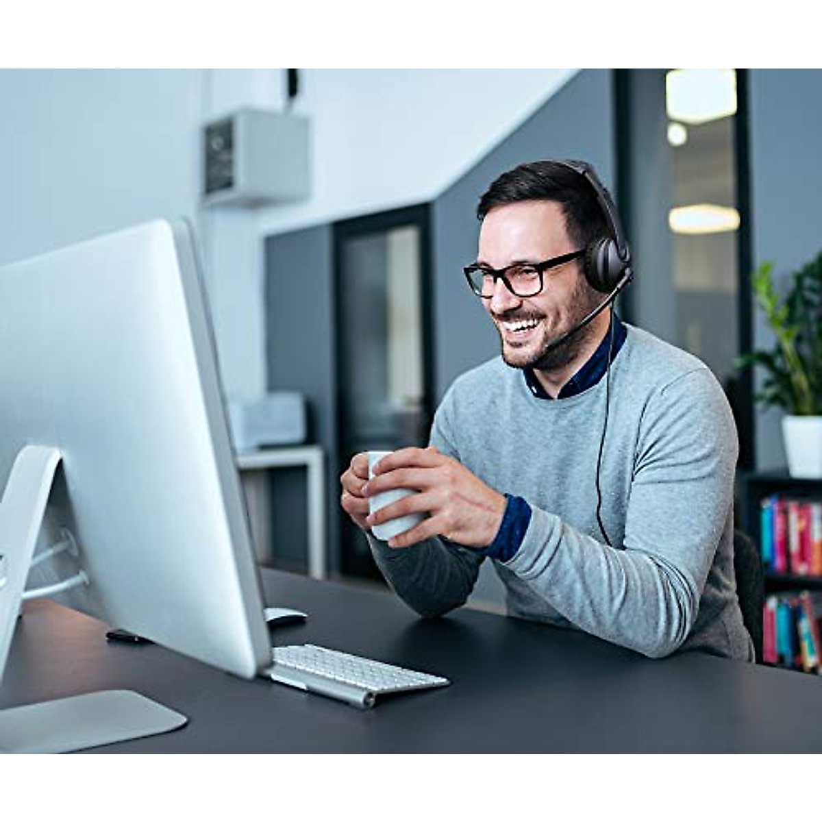 Aluratek Wired USB Stereo Headset with Noise Cancelling Boom Mic and in-Line Controls, for Distance Learning, Zoom, MS Teams, Video Conferencing, Skype, Gaming, Music Play, Webinars (AWHU02FB), Black