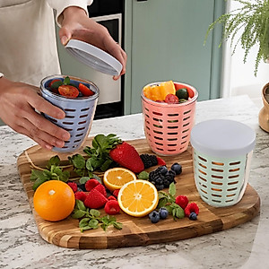 SENARYE Fruit Salad Container, Fruit Cups with Lid, Removable Colander, and Fork, 20oz Fruit and Veggie Storage Containers with Portable, BPA Free, Leak-proof, Easy to Clean, and Reusable (Green)