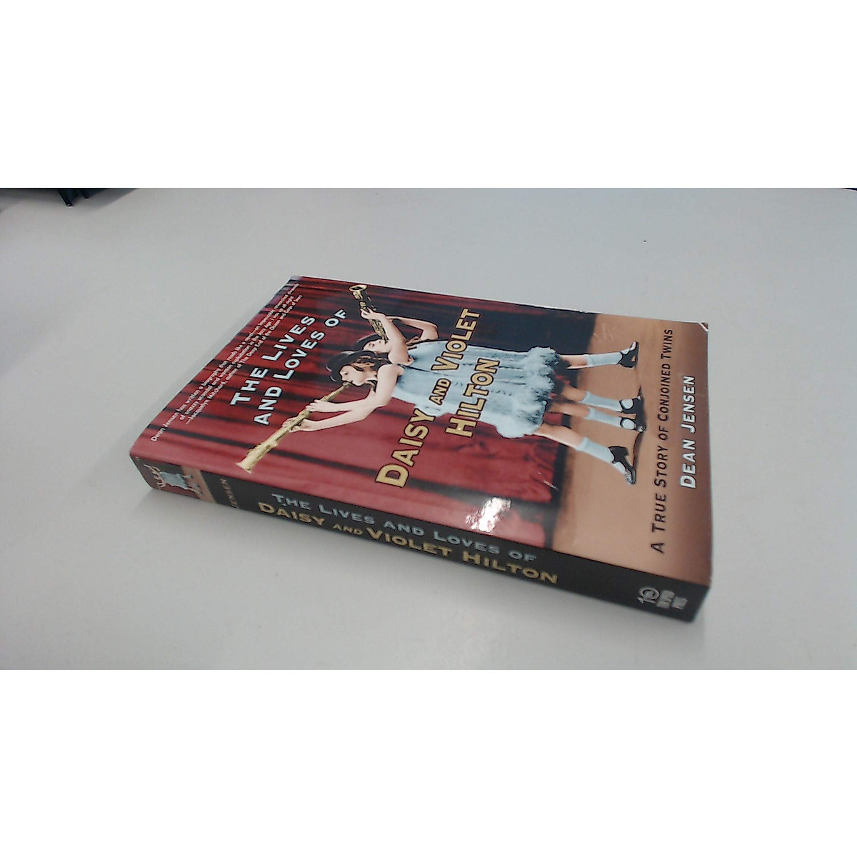 The Lives and Loves of Daisy and Violet Hilton: A True Story of Conjoined Twins