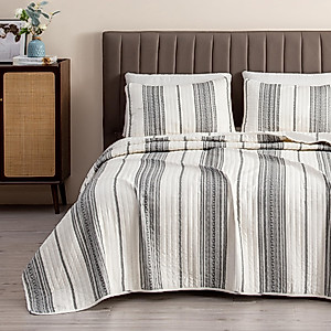 Great Bay Home King Reversible Quilt Bedding Set - All Season, Modern, Lightweight Bedspreads - White and Grey Striped Coverlets (Includes 1 Quilt, 2 Pillow Shams)