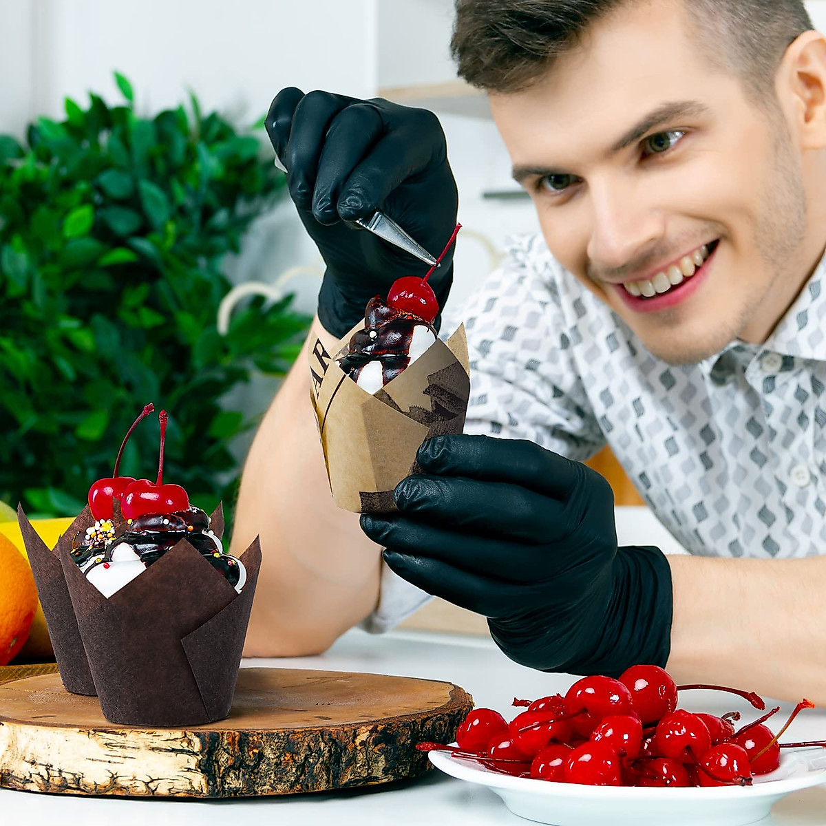 Ruisita 200 Pieces Mini Tulip Baking Cups Muffin Liners Cupcake Wrapper Muffin Liners for Party, Wedding, Baby Shower, Brown, Natural, White