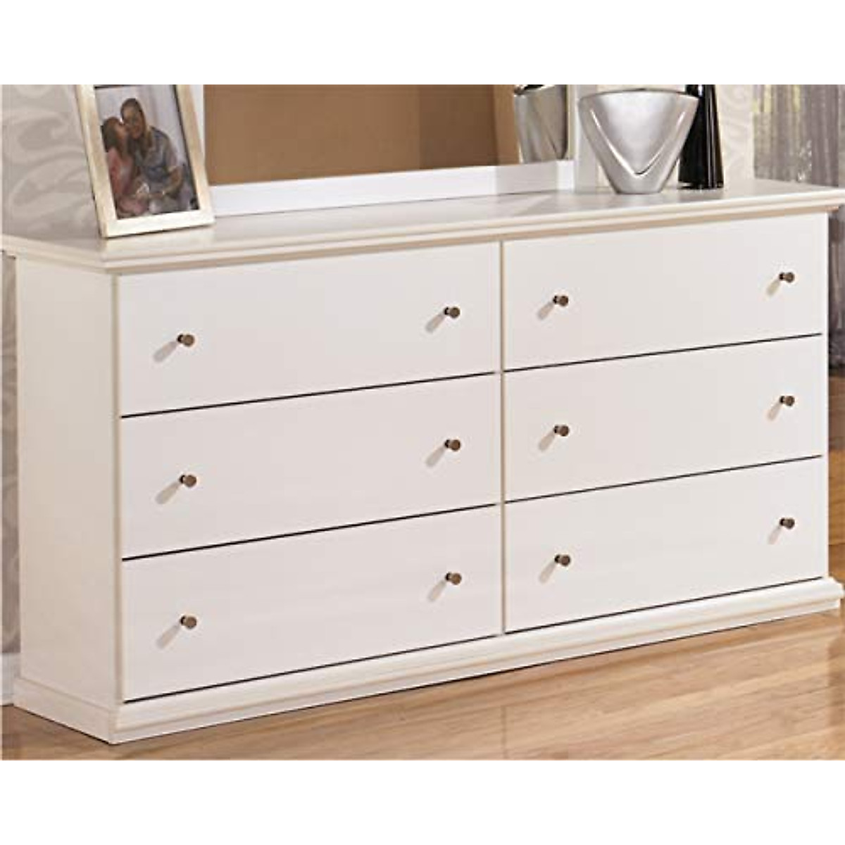 Signature Design by Ashley Bostwick Shoals Children's Traditional 6 Drawer Dresser, White
