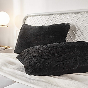 Uhamho Set of 2 Faux Fur Throw Pillow Covers Soft Velvet Decorative Pillowcases Zipper Closure (Black, 20"x26")
