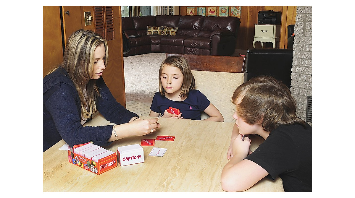 MindWare PicWits! Board Game - Hilarious Family Card Game