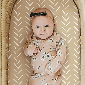 GRSSDER Stretchy Ultra Soft Fitted Bassinet Sheets Set 2 Pack, Cradle Sheet Universal Fit for Rectangle, Oval, or Hourglass Bassinet Pad/Mattress Safe and Snug, Stylish Cute Rainbow Print for Baby