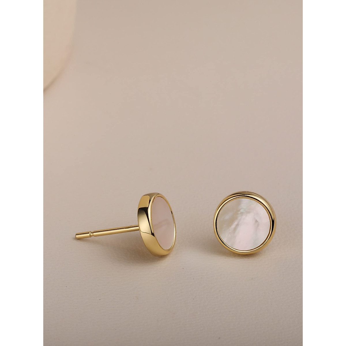 S.Leaf Minimalism Mother of Pearl Stud Earrings Sterling Silver Round Disc Stud Earrings for Women (yellow gold)