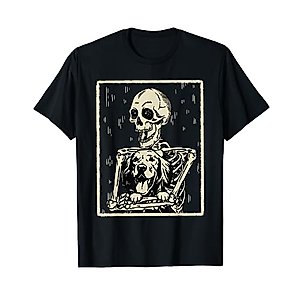 Funny Skeleton Hugs Golden Retriever Halloween Dog Lover T-Shirt