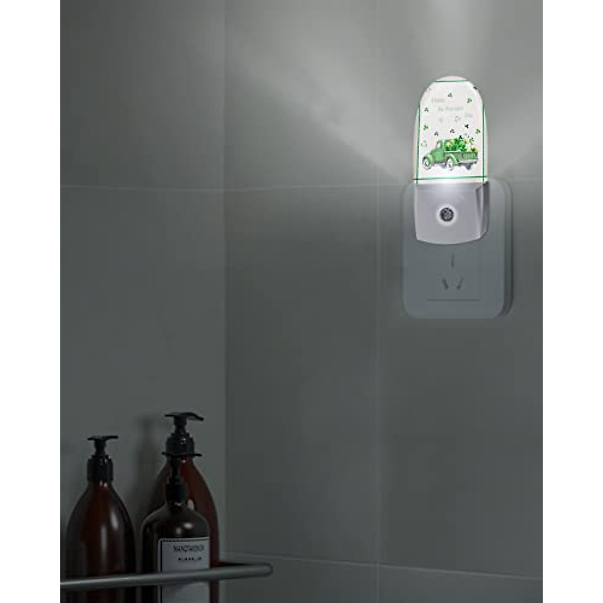 RisQiten St. Patrick's Day Night Light, LED Plug in Night Light, Green Striped Board Truck Clover Night Lights with Dusk to Dawn Sensor Decorative Kids/Adults Nightlight for Bedroom Bathroom