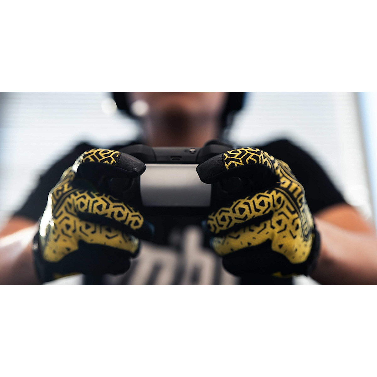 Ironclad Console Gaming Gloves, Precision Fit, Performance Grip, Touchscreen Compatible, Machine Washable, (1 Pair), Size M (ES-CNSL-03-M)