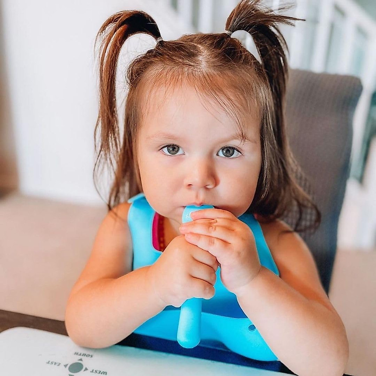 Avanchy Silicone Baby Bibs, Waterproof, Adjustable, BPA Free, Soft Unisex Set for Toddlers with Matching Spoon, Green