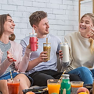 Cafezi 24oz Mason Jar Drinking Glasses with Bamboo Lids and Straws 2 Pack，Reusable Boba Cup Smoothie Tumbler Glass Bubble Tea Cup，Iced Coffee Cup，BPA Free, Dishwasher Safe