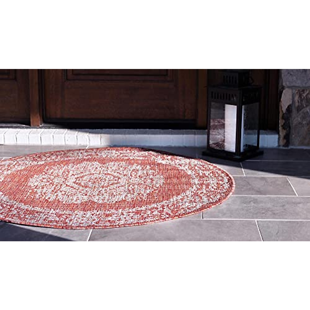 Rugs.com Outdoor Traditional Collection Rug – 4 Ft Round Rust Red Flatweave Rug Perfect for Kitchens, Dining Rooms