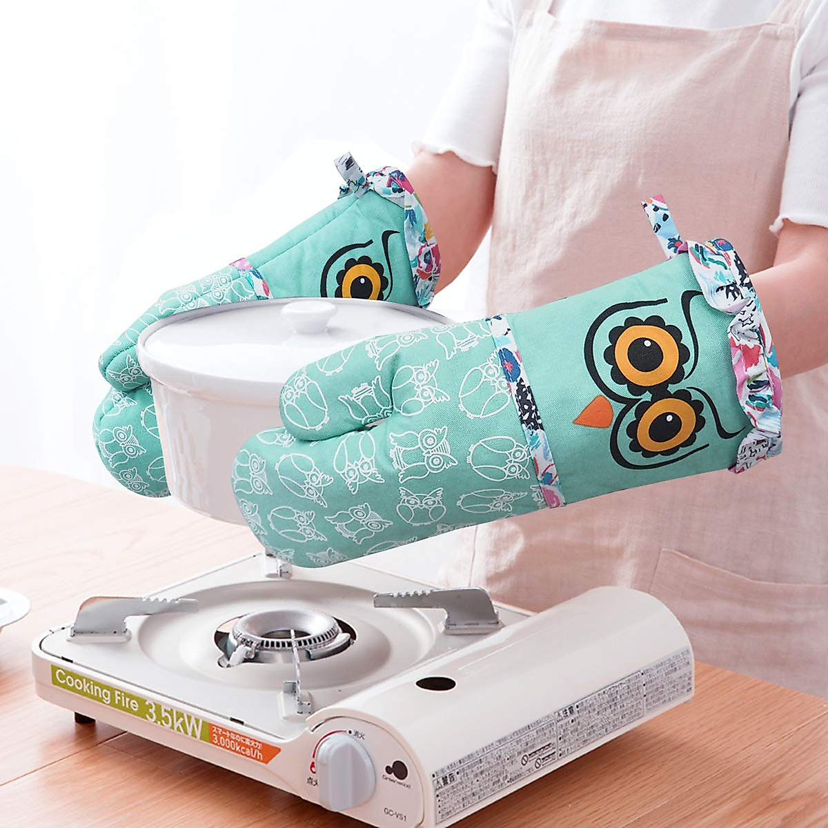 Alselo Oven Mitts, Heat Resistant with Soft Quilted Cotton Lining Set of 2, Fashion Animal Design with Silicone Printing Anti-Slip Kitchen Gloves for Safe Backing Cooking Barbecue (Green 2)