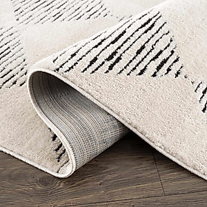 BoutiqueRugs Fauci Farmhouse Area Rug - Cream, Black White - 6'7" x 9'