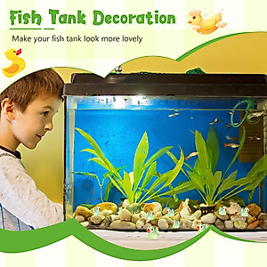 Glimin 500 Pcs Luminous Mini Resin Ducks Tiny Glow in The Dark Ducks Miniature Ducks Small Ornament Decoration for Home School Micro Garden Landscape Aquarium Ornament Dollhouse Accessories(Green)