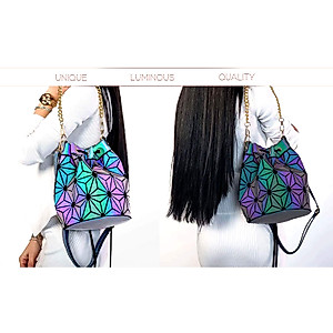 Chic Boutique De Mode Geometric Luminous Purses Handbags Holographic Crossbody Shoulder Bag (Chain)