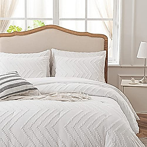 SLEEPBELLA Queen Comforter Set - White Tufted Bedding - Lightweight & Fluffy All-Season Comforter for Queen Bed (90x90In Comforter & 2 Pillowcases)