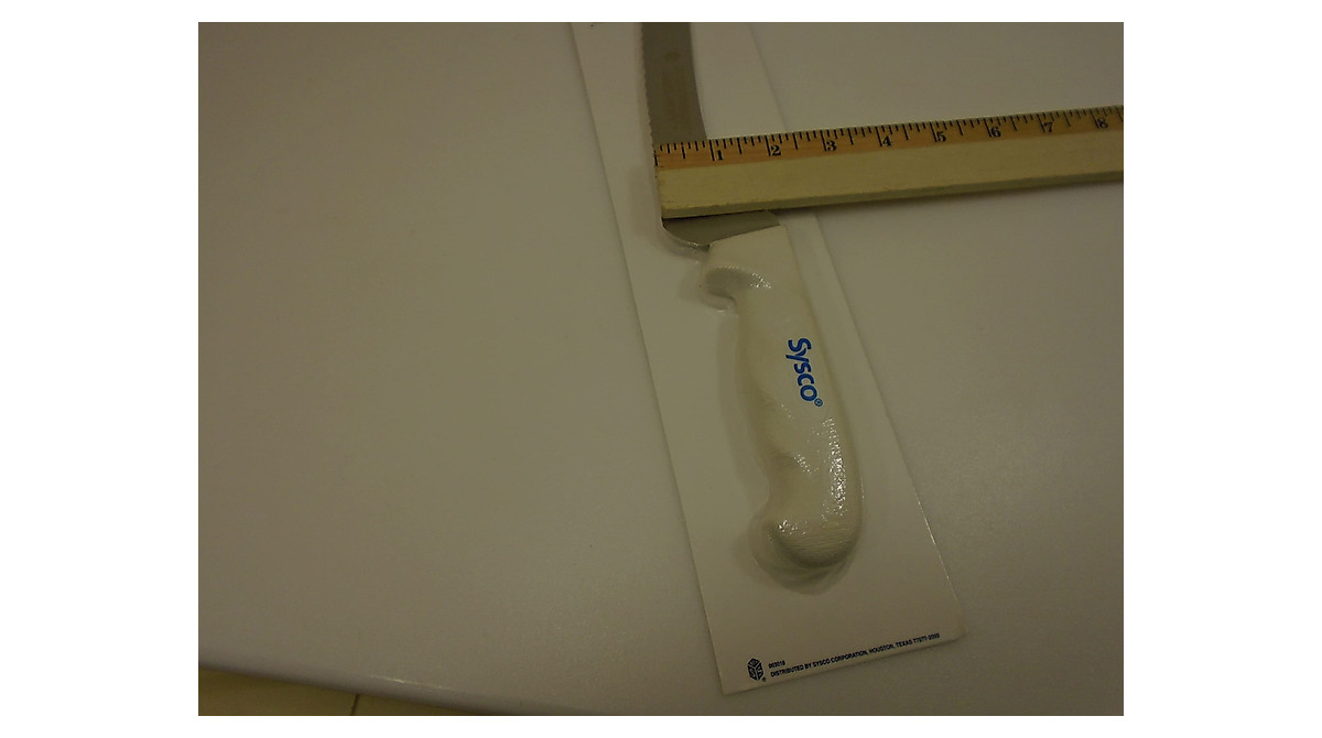 Sysco USA 9" Scalloped Sandwich Knife - Soft Grip