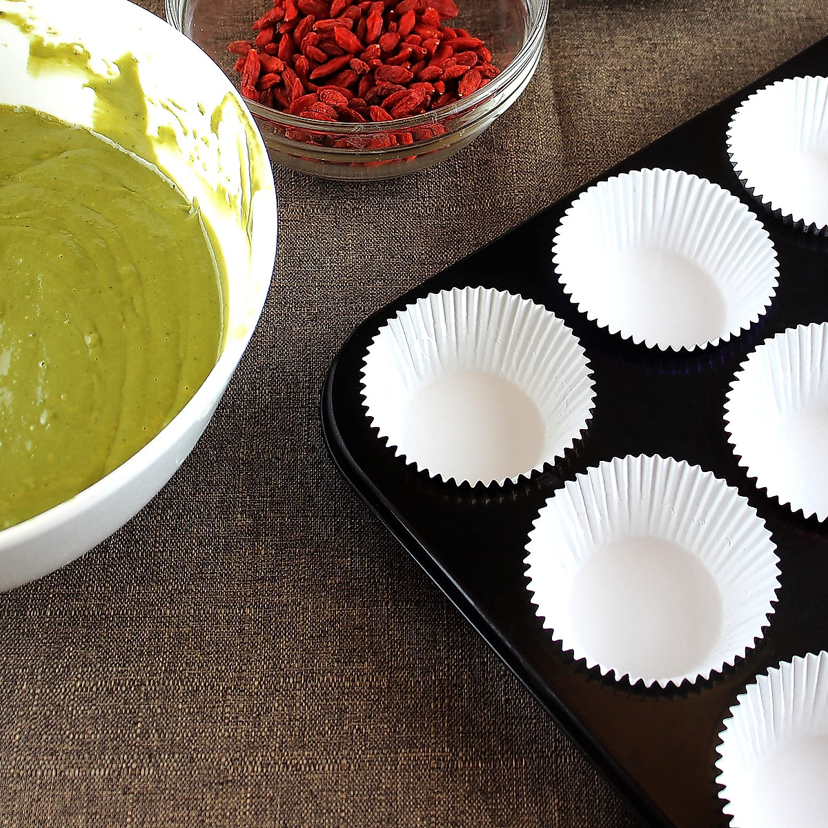 Foil Cupcake Liners, Baking Cups Standard Muffin Wrappers for Party, 100 Pack (Gold)