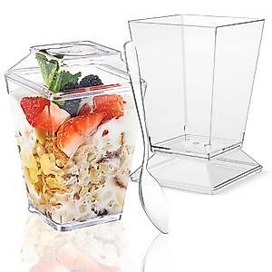 TOFLEN 50 Pack 5 oz Dessert Cups with Lids and Spoons, Mini Clear Square Plastic Dessert Cake Shooter Cups for Party, Yogurt Parfait, Appetizers, Fruits and Puddings