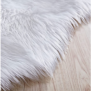Petfu Faux Fur Sheepskin Ultra Soft Fluffy Rugs Area Rugs Hand Tufted Area Rug with Soft Backing Luxury Decorative Fur Sheepskin Area Rug for Bedrooms Living Rooms Lounges Children's Rooms White