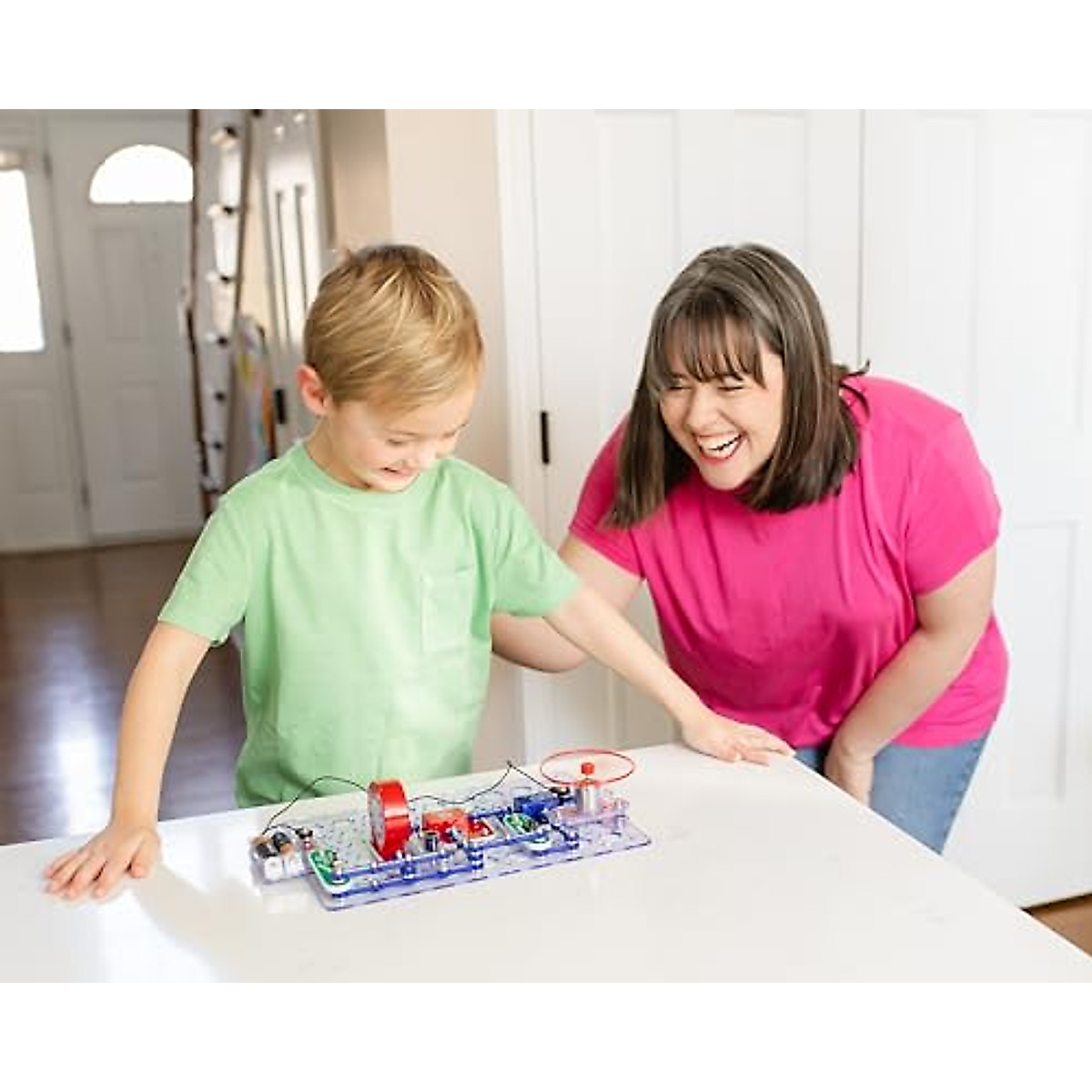 Snap Circuits Jr. SC-100 Electronics Exploration Kit, Over 100 Projects, Full Color Project Manual, 28 Parts, STEM Educational Toy for Kids 8 +