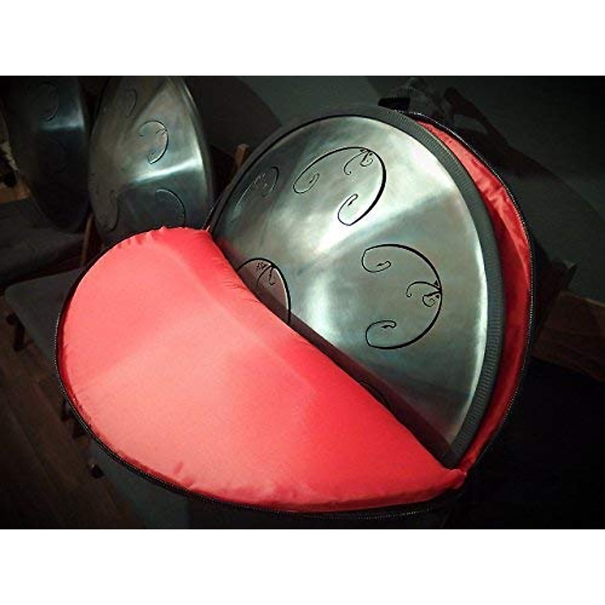 Tongue Hand Pan/RAV Vast 2 / D Celtic Minor / (in case) (Steel Drum/Hand Pan/Tank Drum)