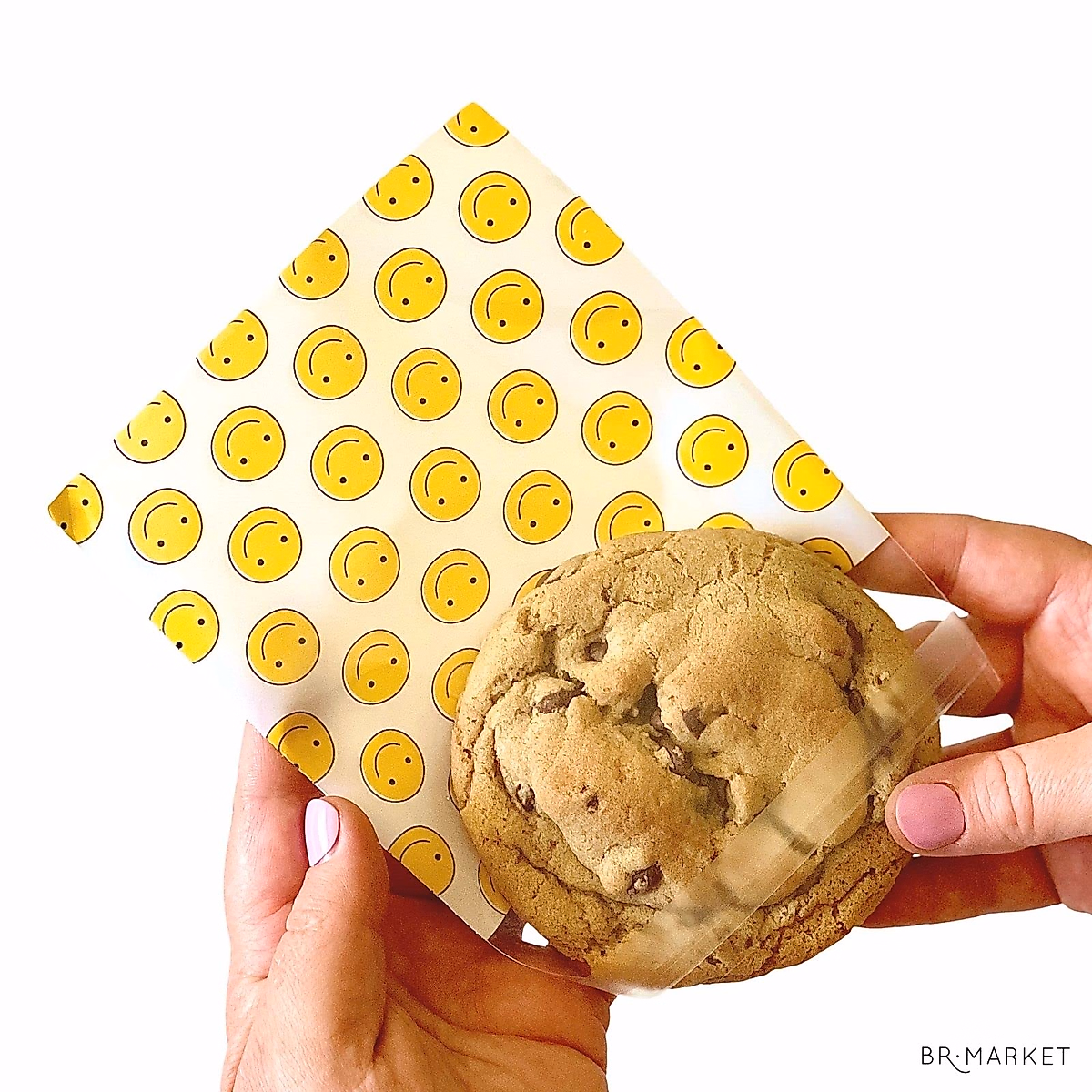 Cookie Treat Candy Bags, Cellophane, Smiley Face, Self Adhesive Plastic 100 COUNT 5x5 Inch Party Favors, Individual Bags for Gift Giving, Cookie Packaging, Cookie Wrappers, Cookie Gift Bag, BR Market