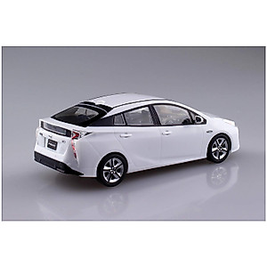 Aoshima 54161 Toyota Prius (Super White II) 1/32 scale pre-painted