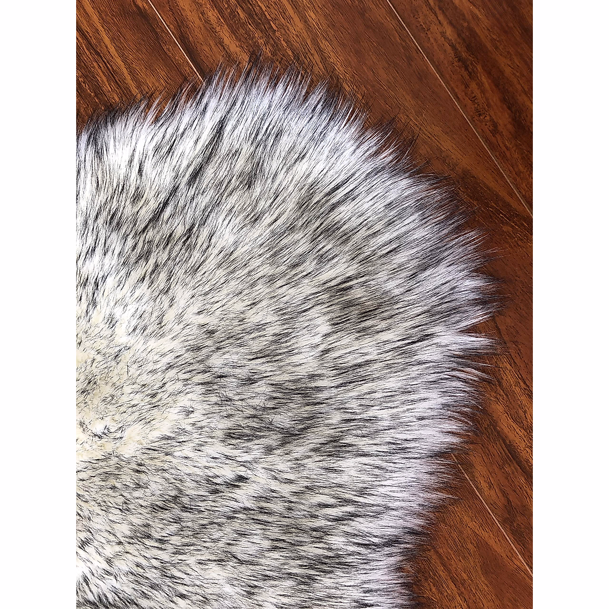 LAMBZY Faux Sheepskin Super Soft Free Shape Silky Shag Rug, Luxury Shaggy Silky Plush Carpet for Bedrooms Rugs Living Room Sofa Floor Rugs (4 Pelts 4'x6', 120cm X 180cm White with Black Tips)