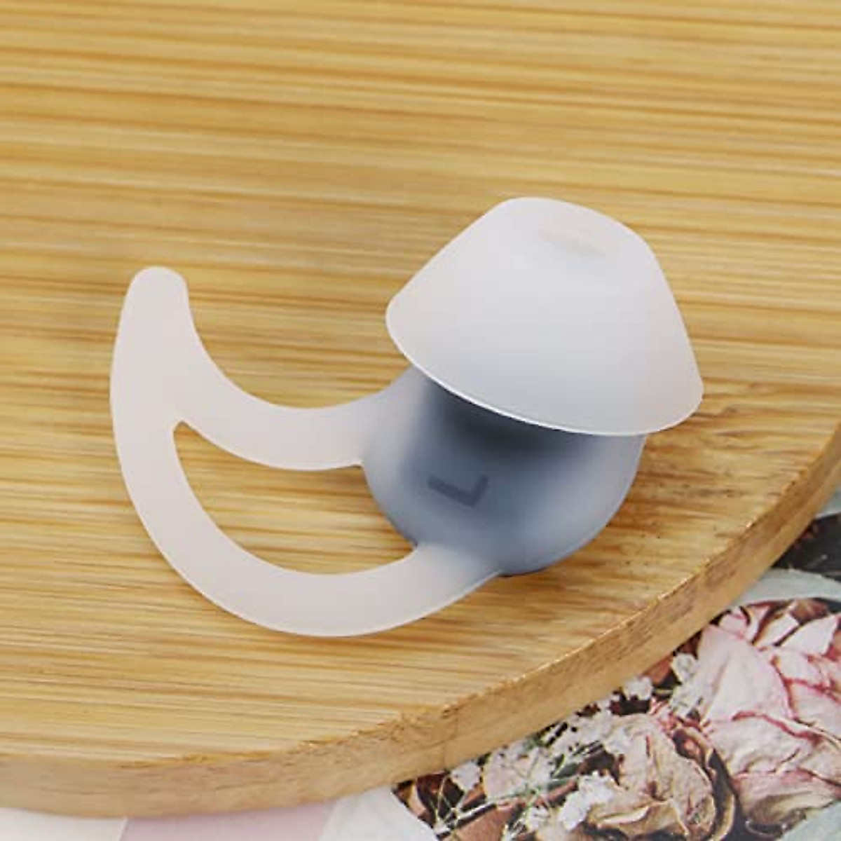 Micro Traders 3 Pairs Replacement Earbuds Ear Tips Silicone in Ear Earphones Noise Isolation Ear Tips Compatible with Bo-se QC20 QC20i SoundSport SIE2i IE2 IE3 Earphones White S M L