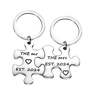 FUSTMW Couple Wedding Gifts Mr Mrs Est 2024 Keychain Set Newlyweds Gifts Wife Husband Engagement Gifts (Silver)