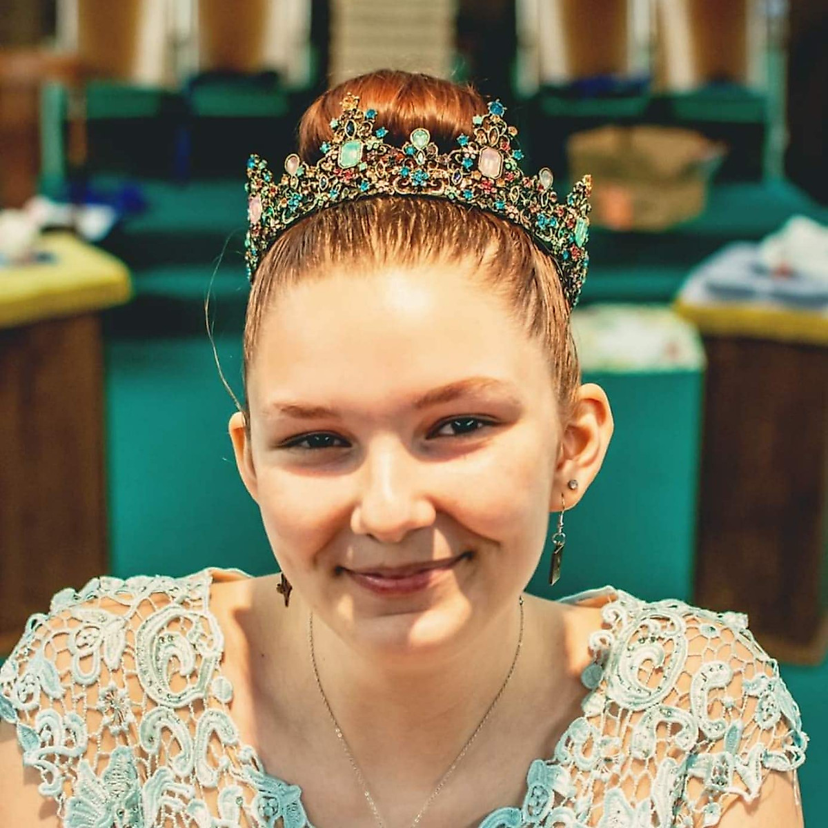 SNOWH Baroque Queen Crowns and Tiaras, Crystal Wedding Crown for Women, Vintage Birthday Tiara, Halloween Costume Party Hair Accessories with Gemstones