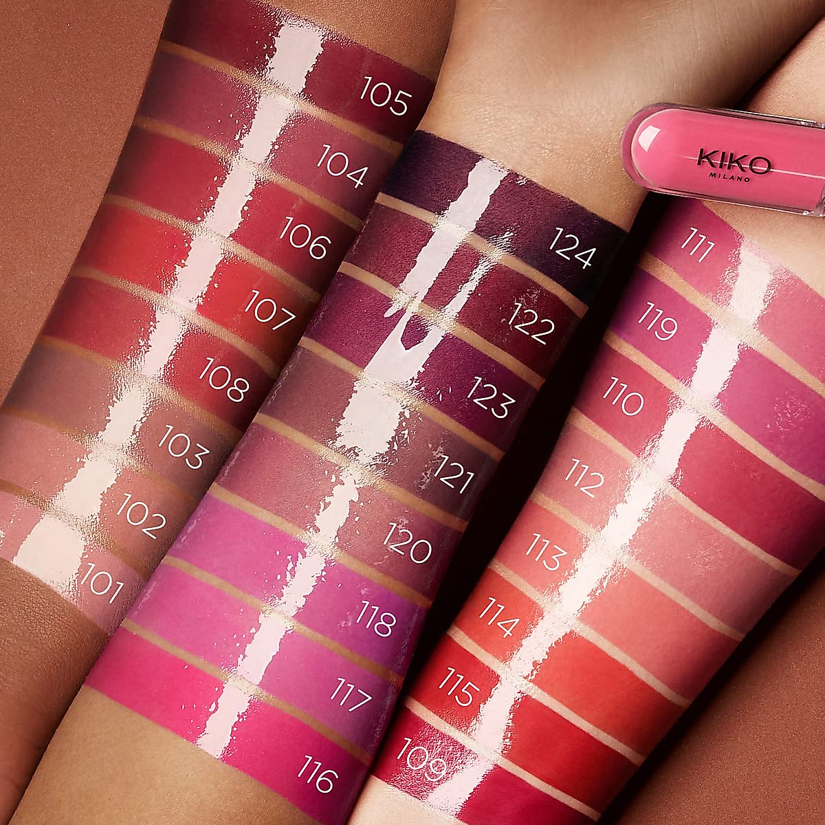 Kiko Milano - Unlimited Double Touch 120 Liquid Lipstick With A Bright Finish In A Two-step Application. lasts Up To 16 hours. No-transfer base Colour.
