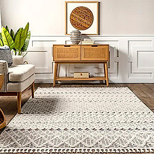 nuLOOM Elena Moroccan Lattice High/Low Tasseled Area Rug, 8x11, Beige