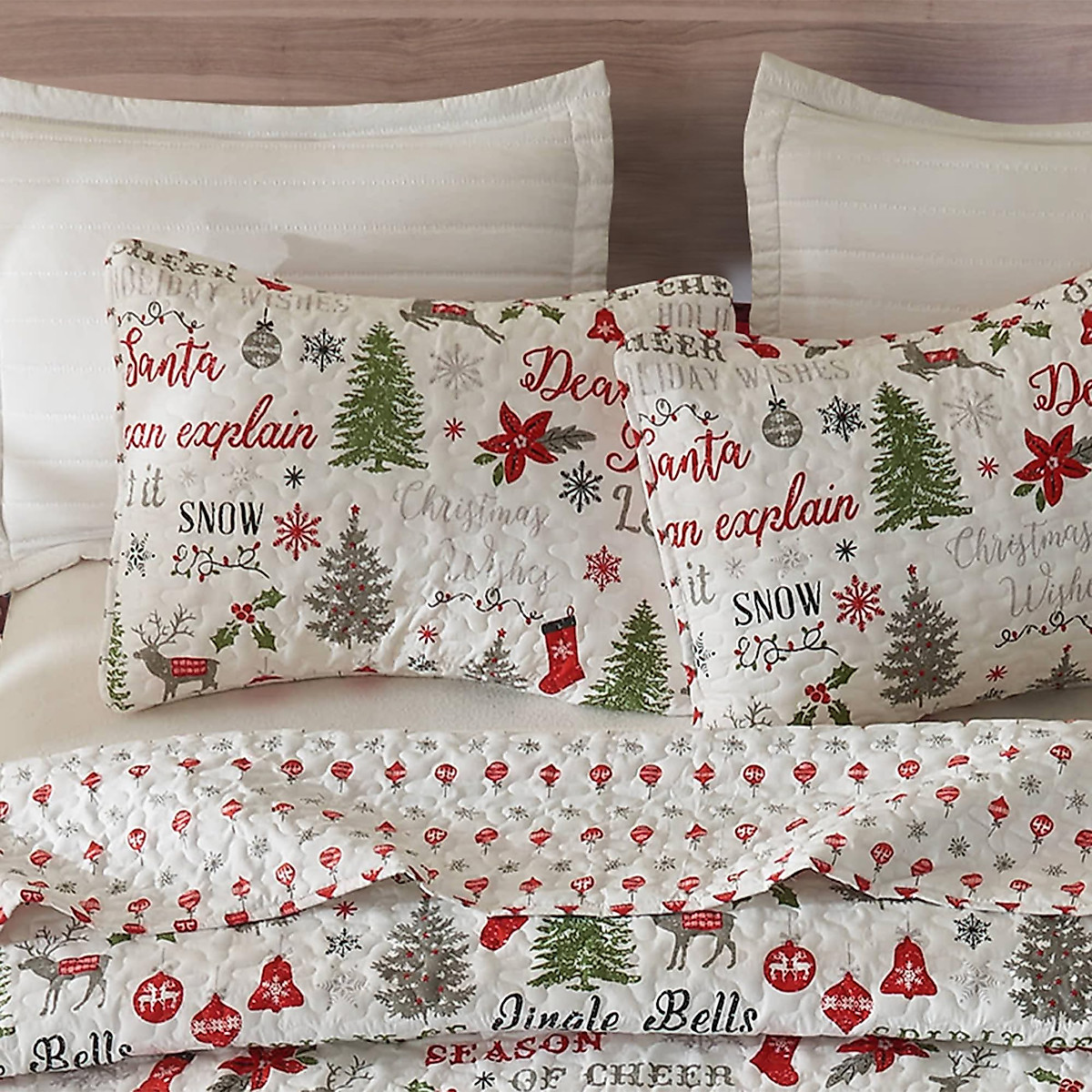Great Bay Home 3-Piece Christmas Quilt Set with Shams. Reversible Bedspread Coverlet with Holiday Pattern. Carol Collection (Full/Queen)