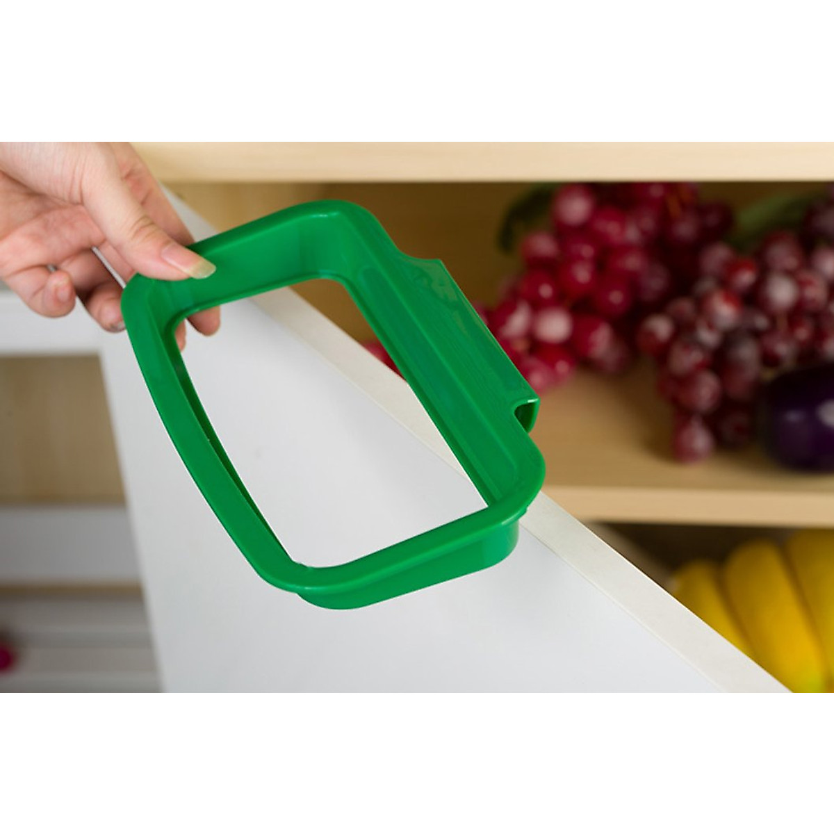 Kitchen Hanging Clip on Trash Bag Holders Travel Garbage Can Rack Fixed Cabinet Rubbish Bin Plastic Bracket Hanger of Cupboard Closet Door Thread-off Proof design Car (2PCS)