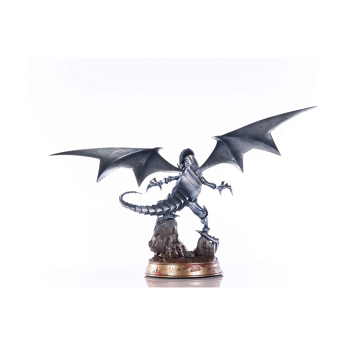 Yu-Gi-Oh! Blue-Eyes White Dragon Silver Variant 14 Inch Statue