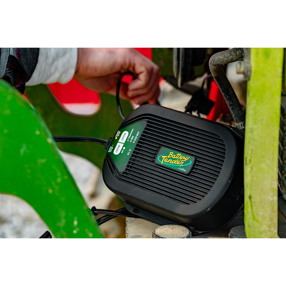 Battery Tender 5 AMP Selectable 12V / 24V Battery Charger and Maintainer - Switchable 5 AMP / 2.5 AMP Onboard Marine for Boat Watercraft - Screw Mountable Heavy Duty Weather Resistant - 022-0258-DL-WH