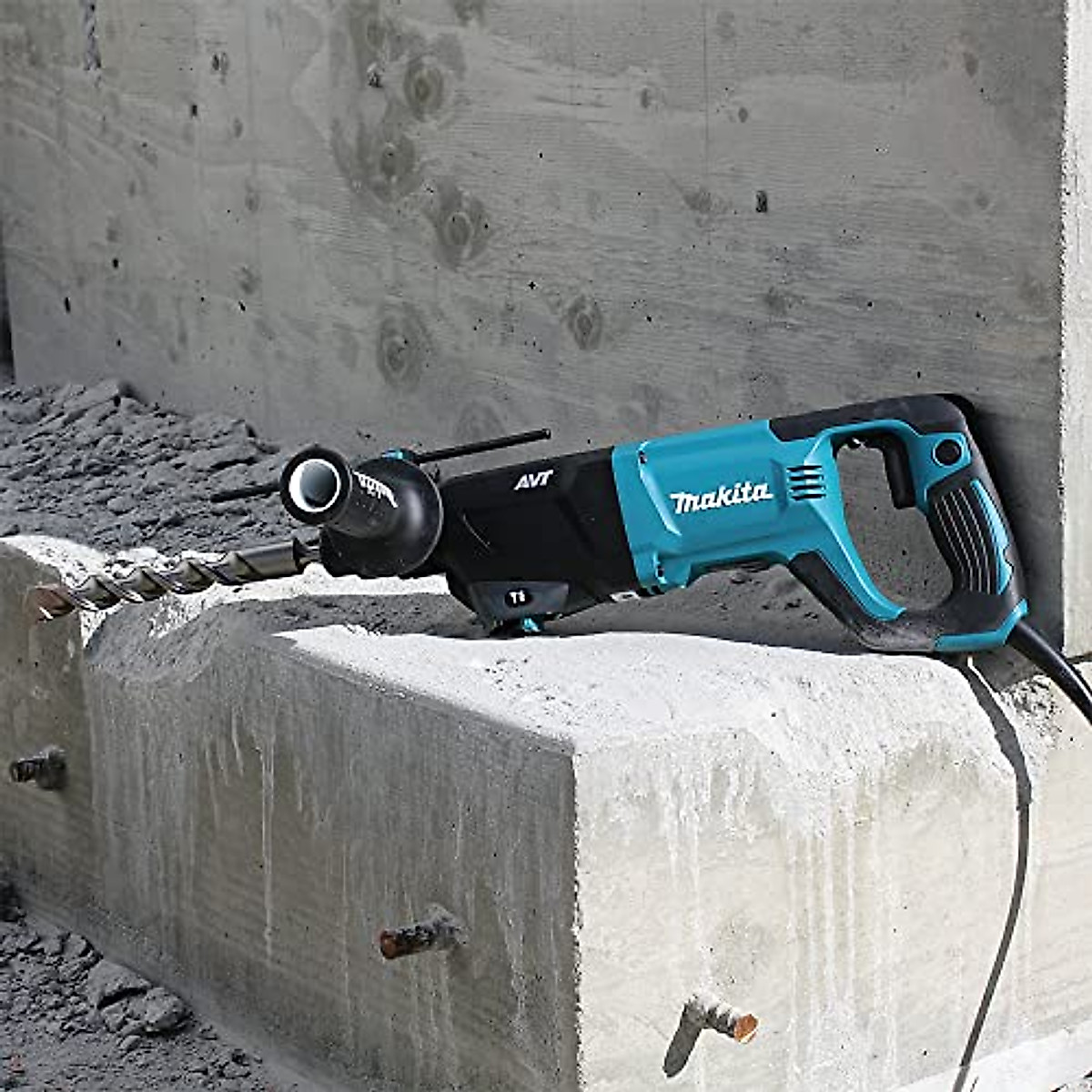 Makita HR2641 1" AVT Rotary Hammer, Accepts Sds-Plus Bits (D-Handle)