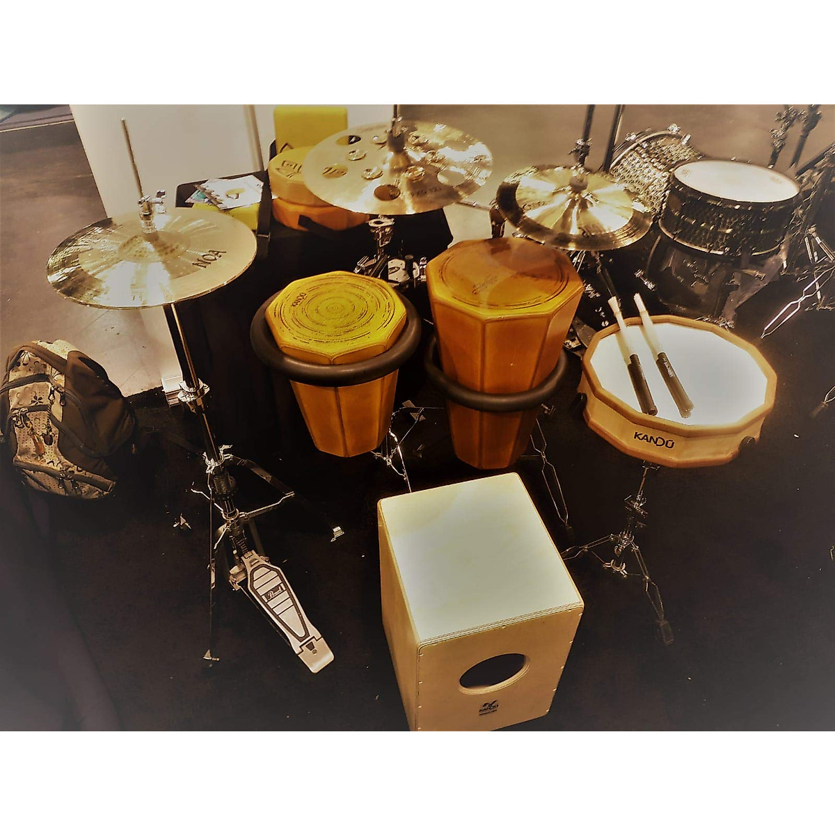 Kandu - The 13'' Cajonga The perfect combination of Conga and Cajon, fun and funky sound that somehow fits whatever kind of music you want to play. (Dragon Fire)