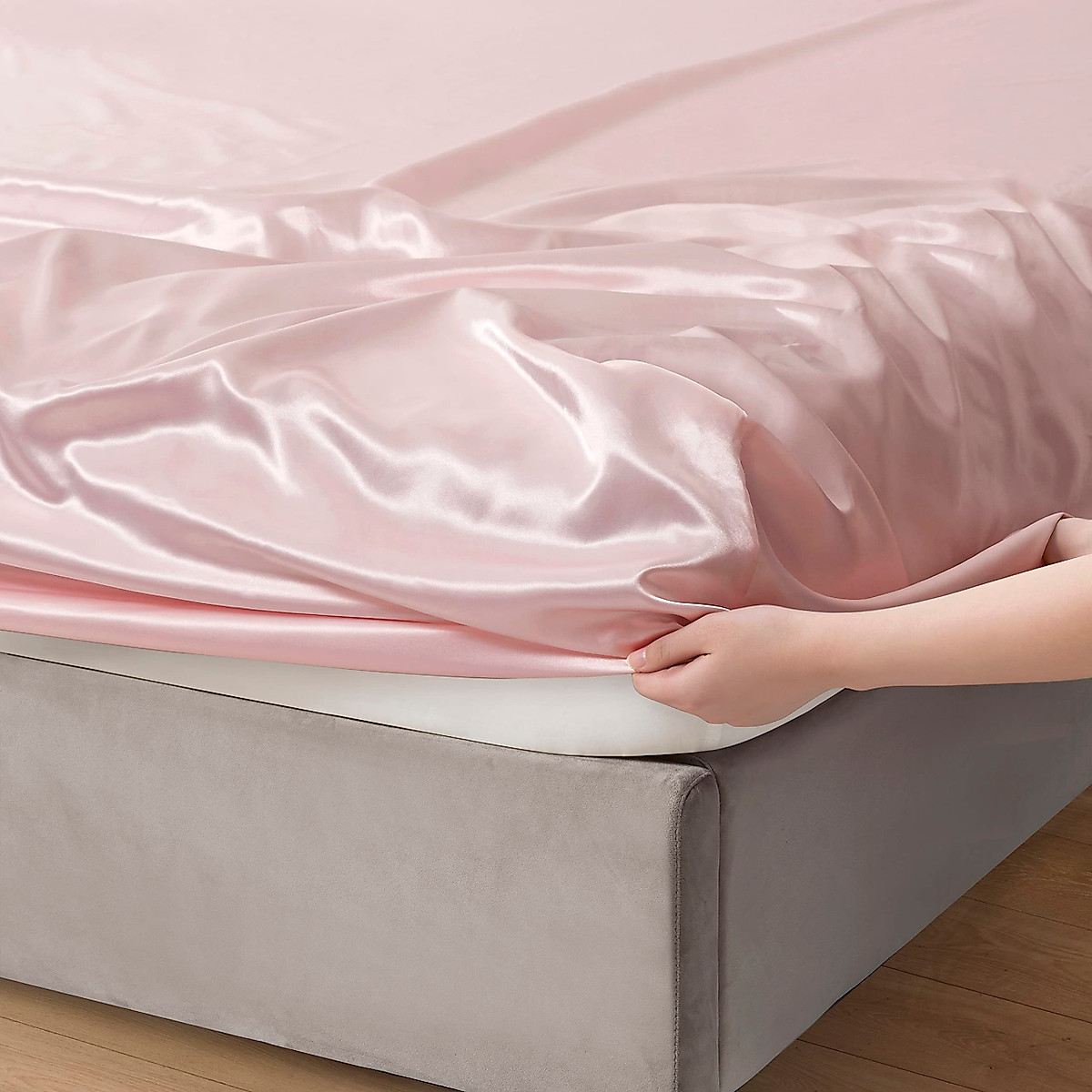 Counfeisly Twin Size Satin Fitted Sheet, Silky and Breathable Luxury Deep Pockets Fitted Sheet Only, Blush Pink