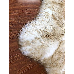 LAMBZY Faux Sheepskin Hypoallergenic Free Shape Silky Shag Rug, Luxury Shaggy Silky Plush Carpet for Bedrooms Rugs Living Room Sofa Floor Rugs (Quarto 4 Pelts 4'x6', 120x180cm White with Brown Tips)