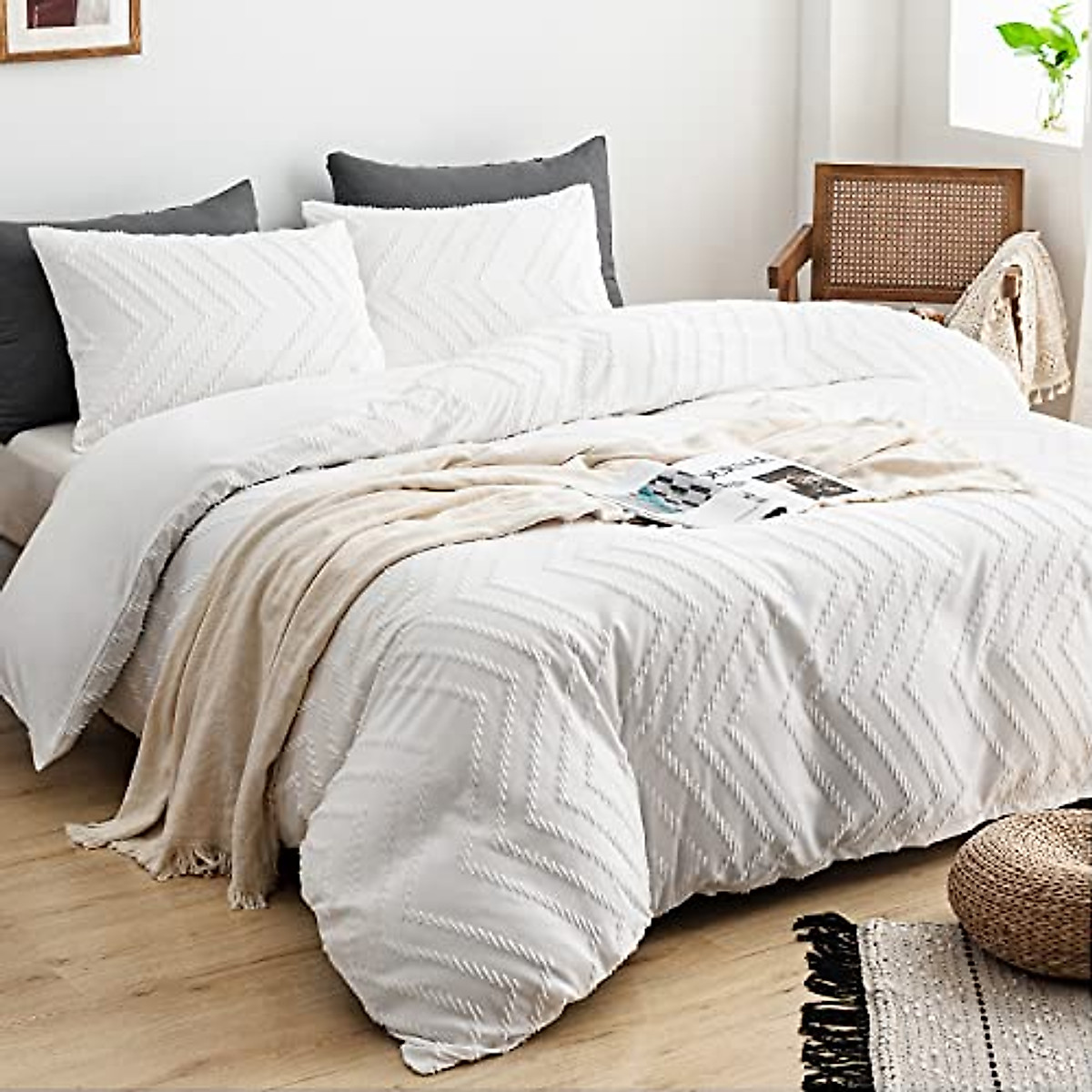 WARMDERN Boho Duvet Cover Set, Tufted Bedding Duvet Covers Soft Washed Microfiber Duvet Cover Queen Size, 3 Pieces Embroidery Shabby Chic Duvet Cover with Zipper Closure(White, Queen)